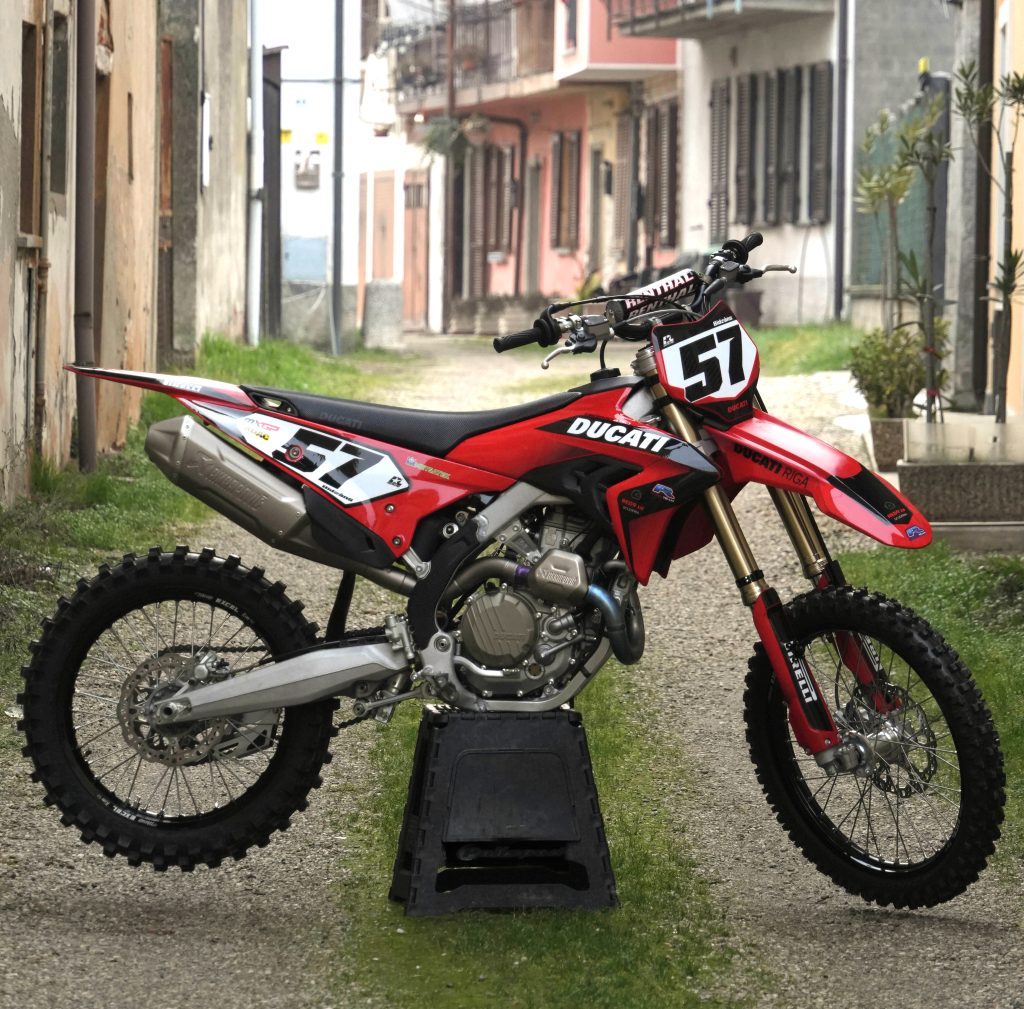 5 Reasons to Upgrade Your Dirt Bike with Custom MX Graphics - Decallab